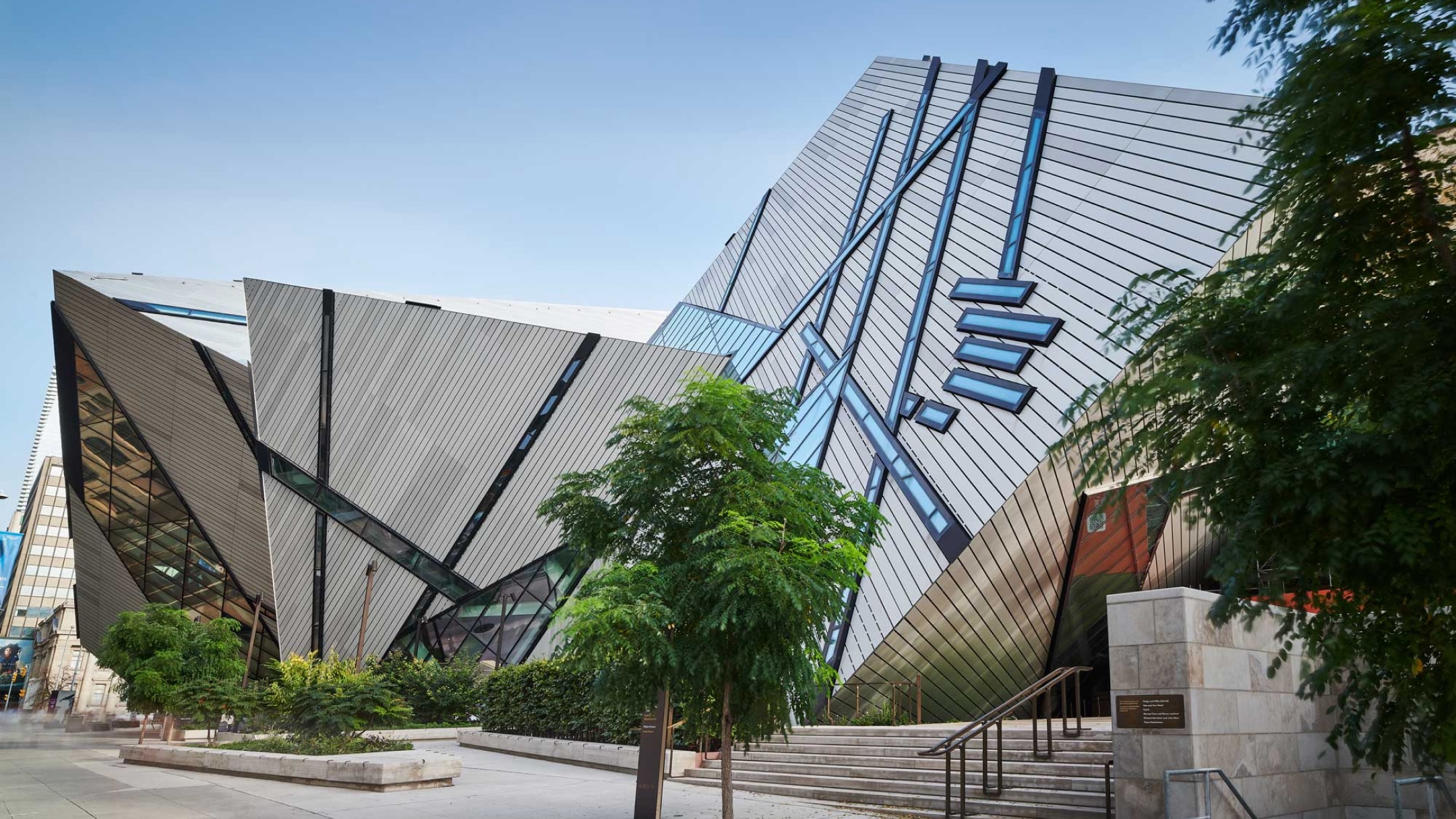 Contact Us | Royal Ontario Museum